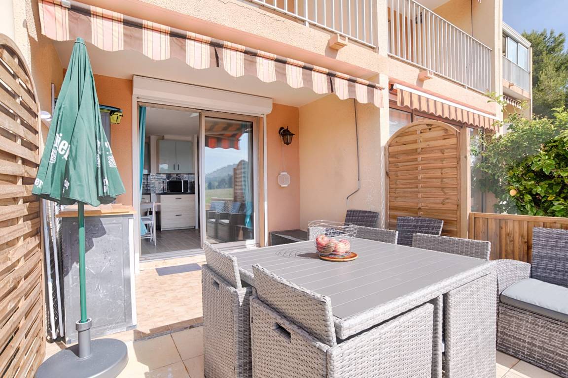 30 M² Appartement ∙ 1 Chambre ∙ 2 Personnes - La Garde