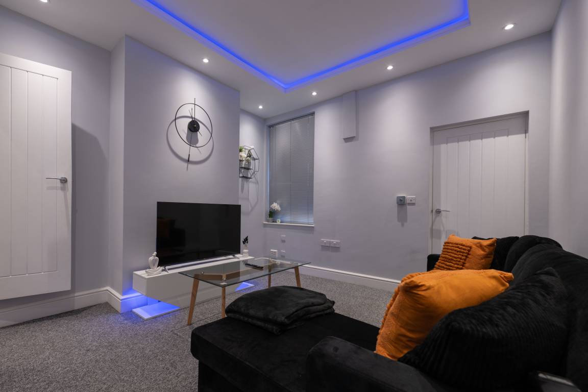 75 M² House ∙ 2 Bedrooms ∙ 5 Guests - Stoke-on-Trent