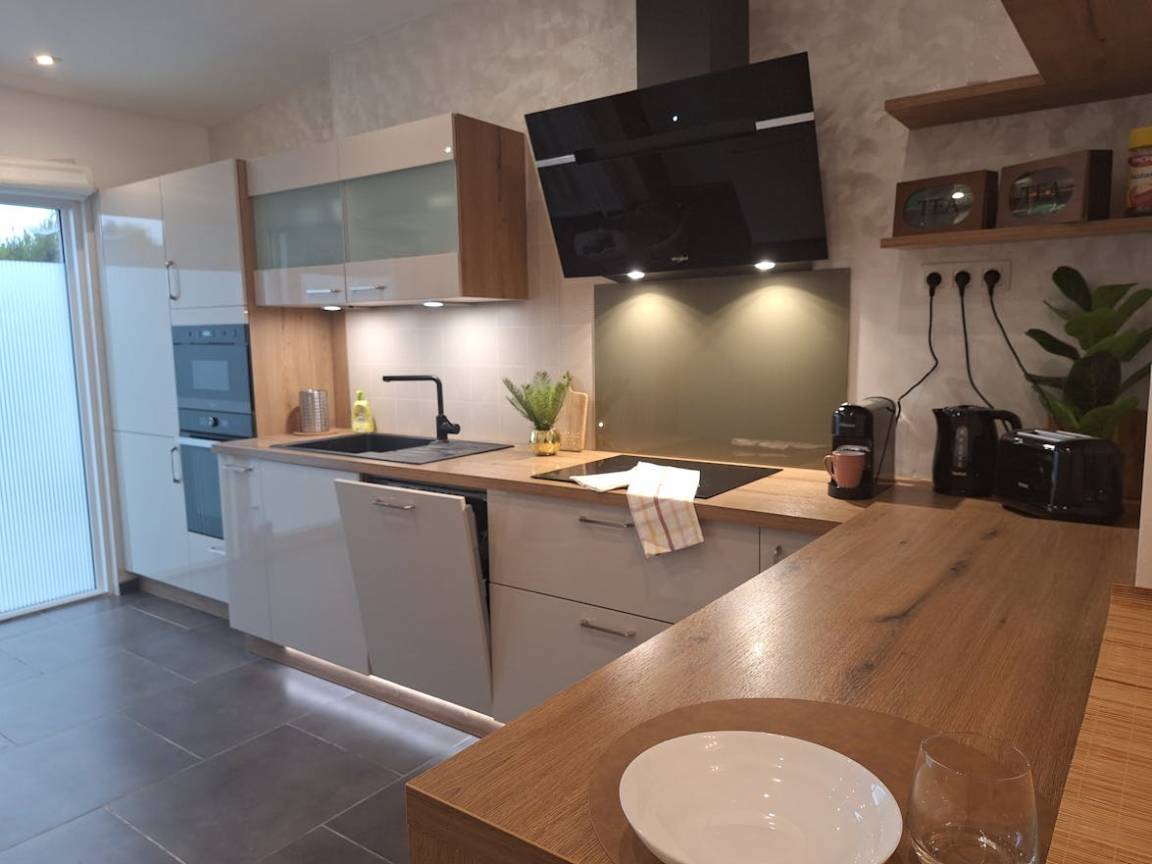 120 M² Talo ∙ 2 Makuuhuonetta ∙ 5 Vierasta - Charleroi