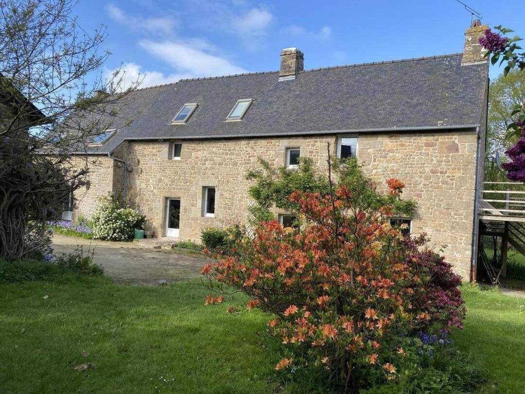 185 M² Gîte ∙ 5 Chambres ∙ 12 Personnes - Fougères