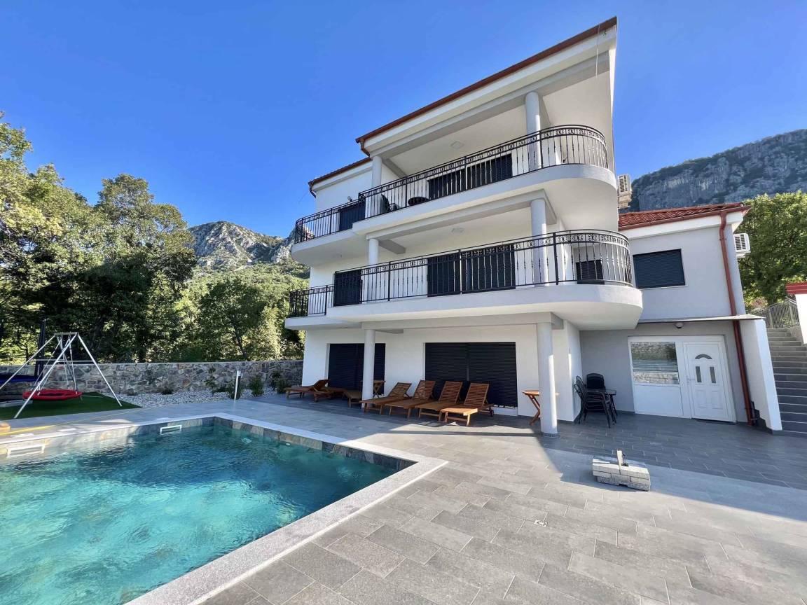 300 M² Villa ∙ 10 Slaapkamers ∙ 18 Gasten - Kroatië