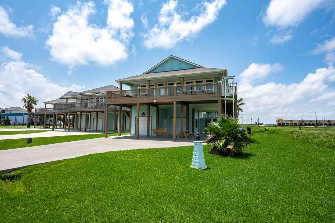 House ∙ 3 Bedrooms ∙ 8 Guests - Crystal Beach, TX