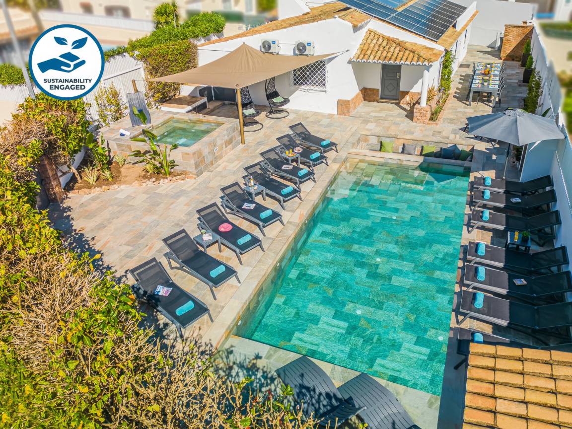 200 M² Villa ∙ 4 Bedrooms ∙ 22 Guests - Albufeira