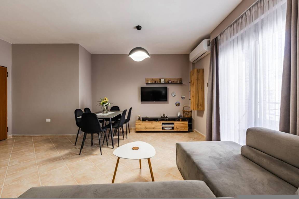 Apartment ∙ 2 Bedrooms ∙ 5 Guests - Vlorë
