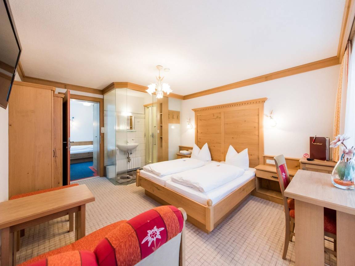 30 M² Hotel ∙ 2 Bedrooms ∙ 4 Guests - Elbigenalp