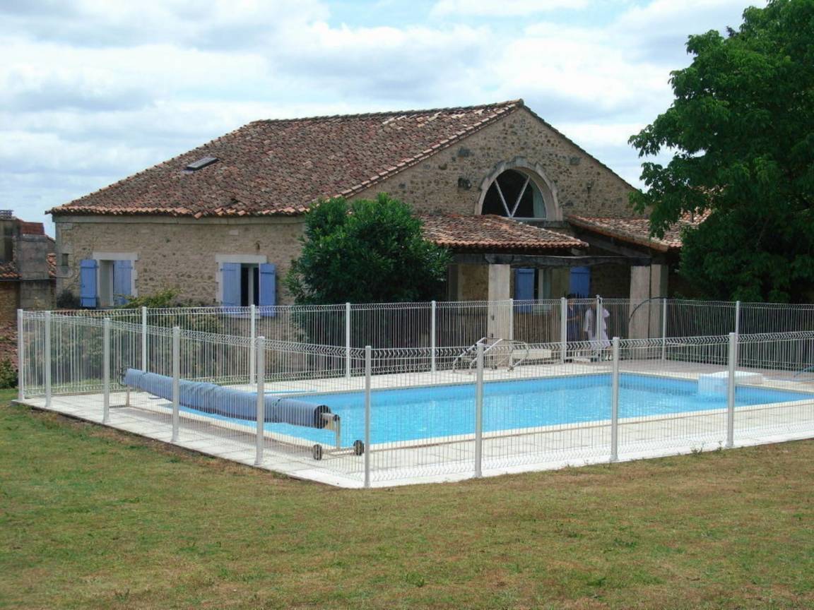 135 M² Cottage ∙ 4 Bedrooms ∙ 6 Guests - Charente
