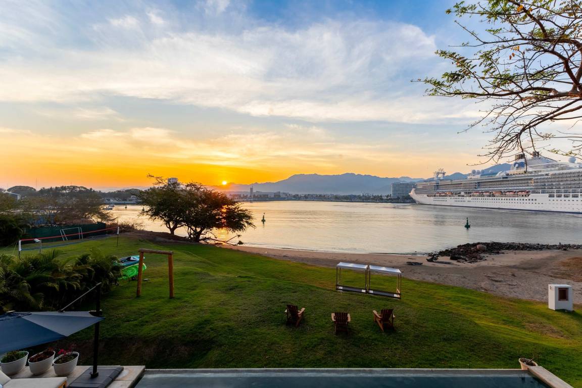 Villa ∙ 7 Habitaciones ∙ 22 Huéspedes - Puerto Vallarta