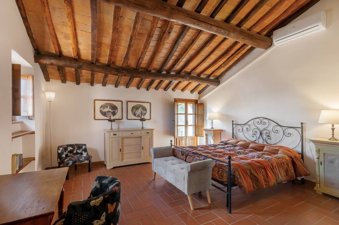 240 M² Villa ∙ 4 Bedrooms ∙ 8 Guests - Volterra