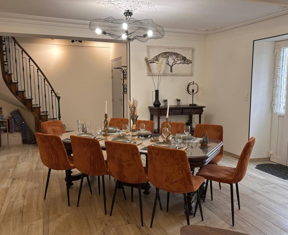 206 M² Gîte ∙ 6 Chambres ∙ 12 Personnes - Allier