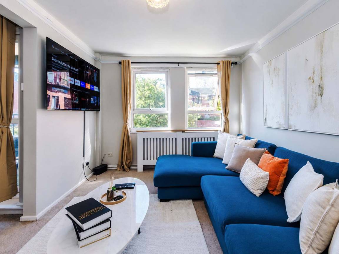 Apartment ∙ 3 Bedrooms ∙ 6 Guests - Oldham