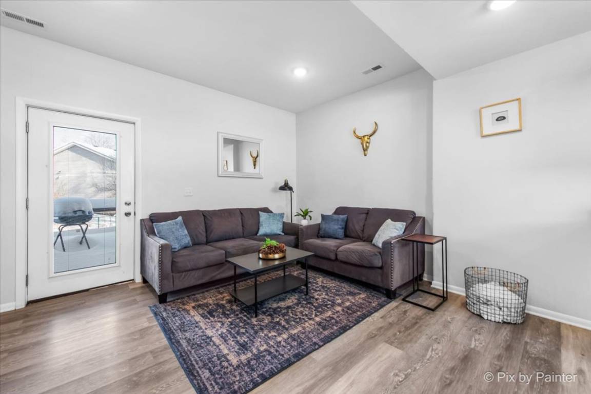 House ∙ 2 Bedrooms ∙ 5 Guests - Crystal Lake, IL