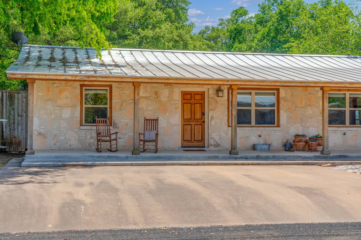 House ∙ 2 Bedrooms ∙ 6 Guests - Fredericksburg, TX