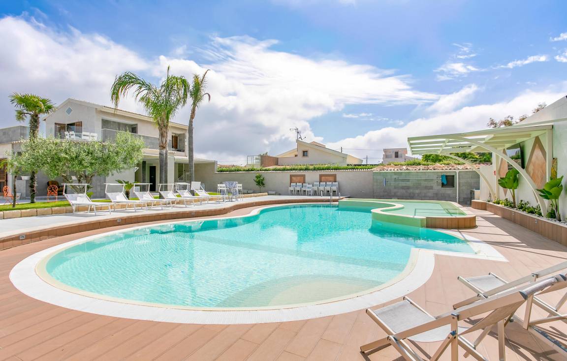 250 M² Maison De Vacances ∙ 4 Chambres ∙ 10 Personnes - Syracuse