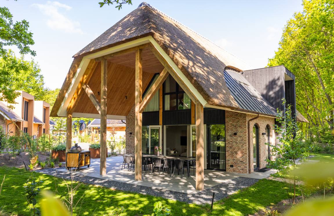 300 M² Bungalow ∙ 5 Slaapkamers ∙ 12 Gasten - Rhenen