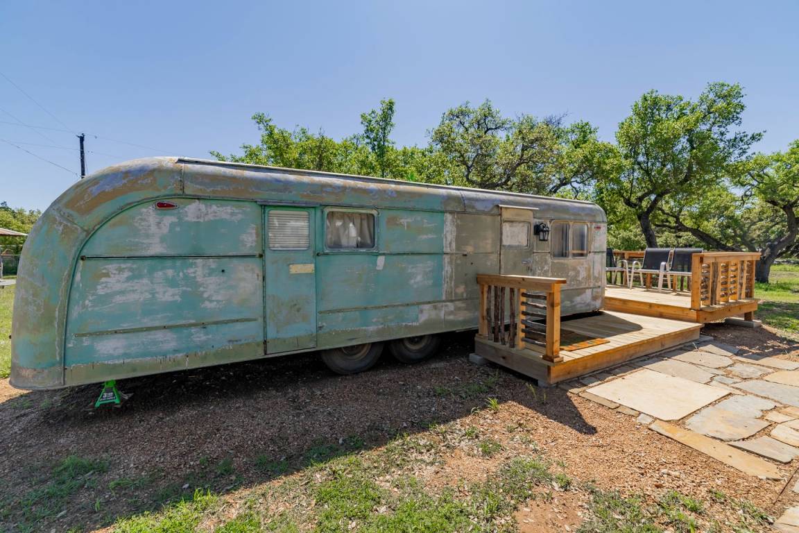 Caravan ∙ 1 Bedroom ∙ 4 Guests - Lake Travis, TX