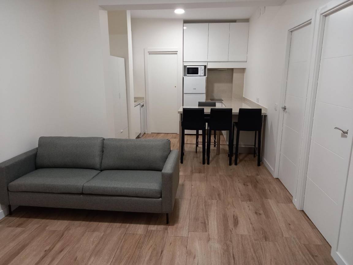 63 M² Apartamento ∙ 2 Habitaciones ∙ 4 Huéspedes - Alcalá de Henares