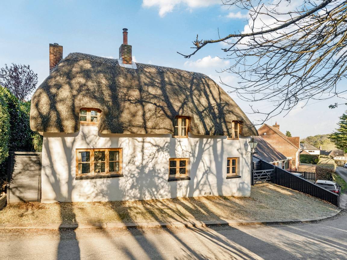 Cottage ∙ 4 Bedrooms ∙ 8 Guests - Fordingbridge