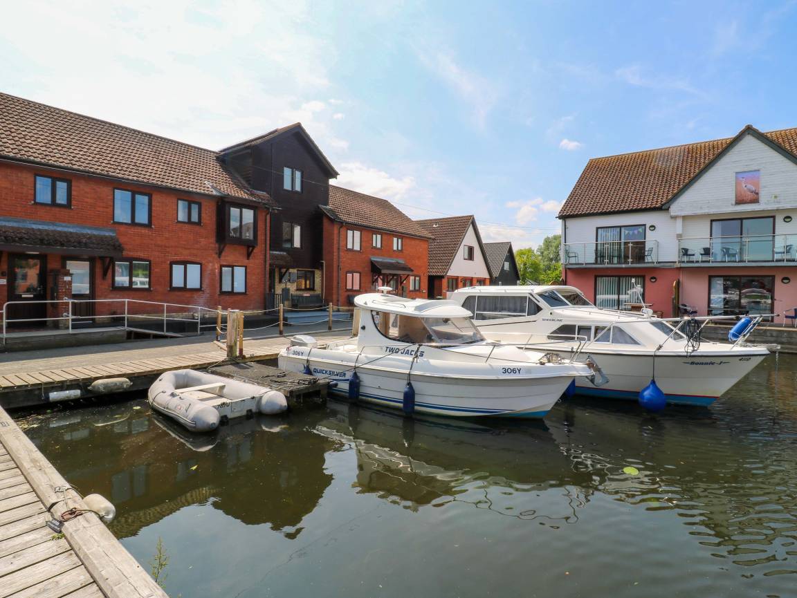 Cottage ∙ 2 Bedrooms ∙ 4 Guests - Wroxham