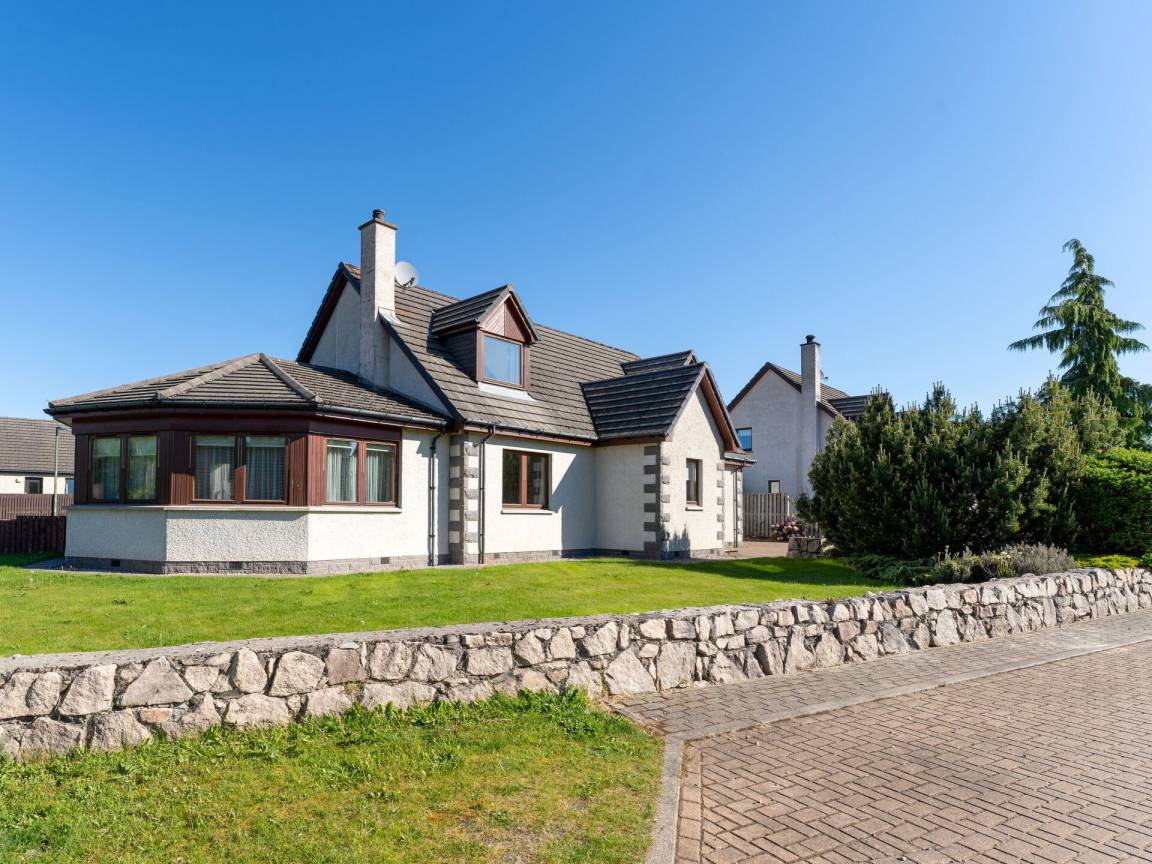 208 M² Villa ∙ 5 Bedrooms ∙ 14 Guests - Boat of Garten