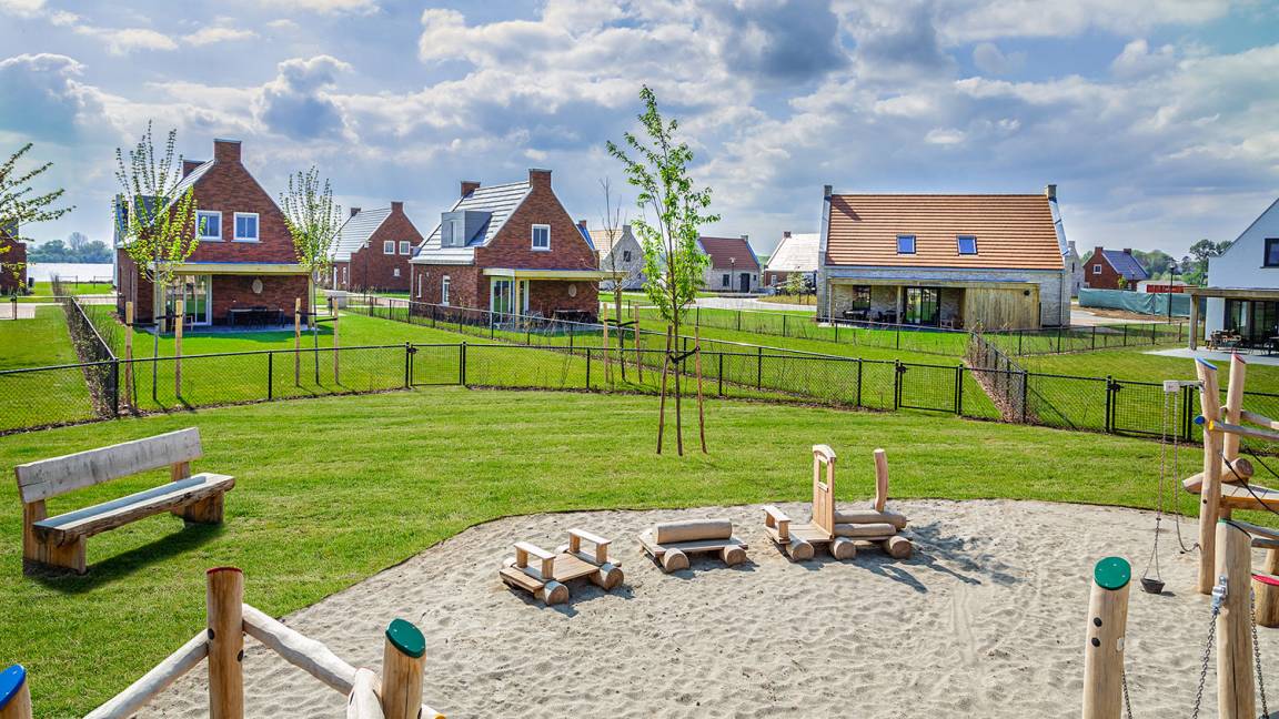 150 M² Ferienhaus ∙ 4 Schlafzimmer ∙ 8 Gäste - Roermond