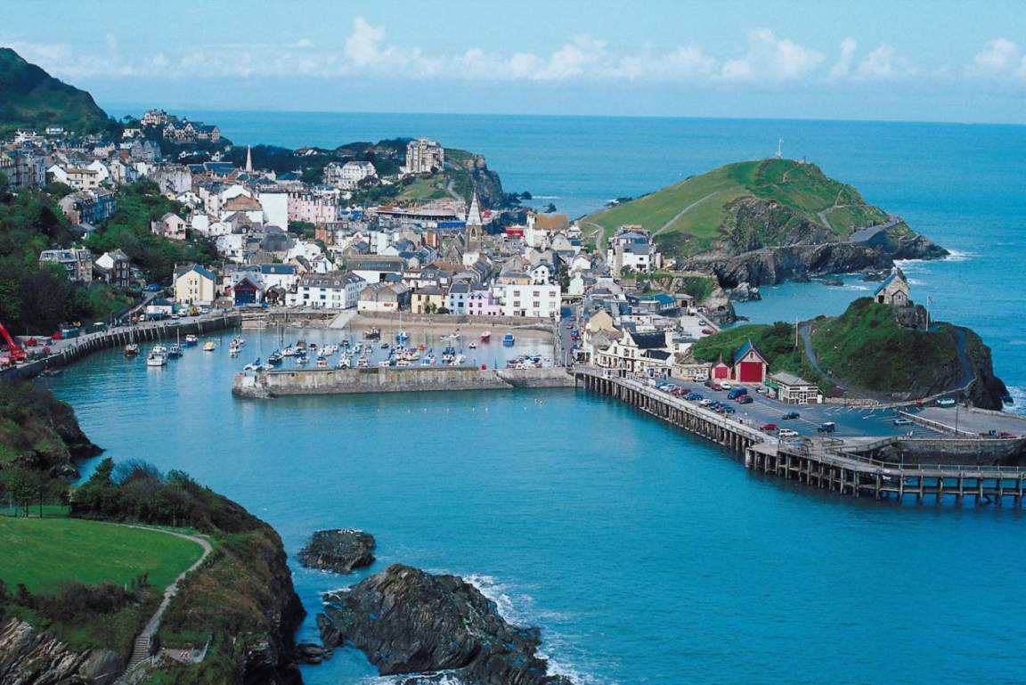 Apartment ∙ 3 Bedrooms ∙ 6 Guests - Ilfracombe