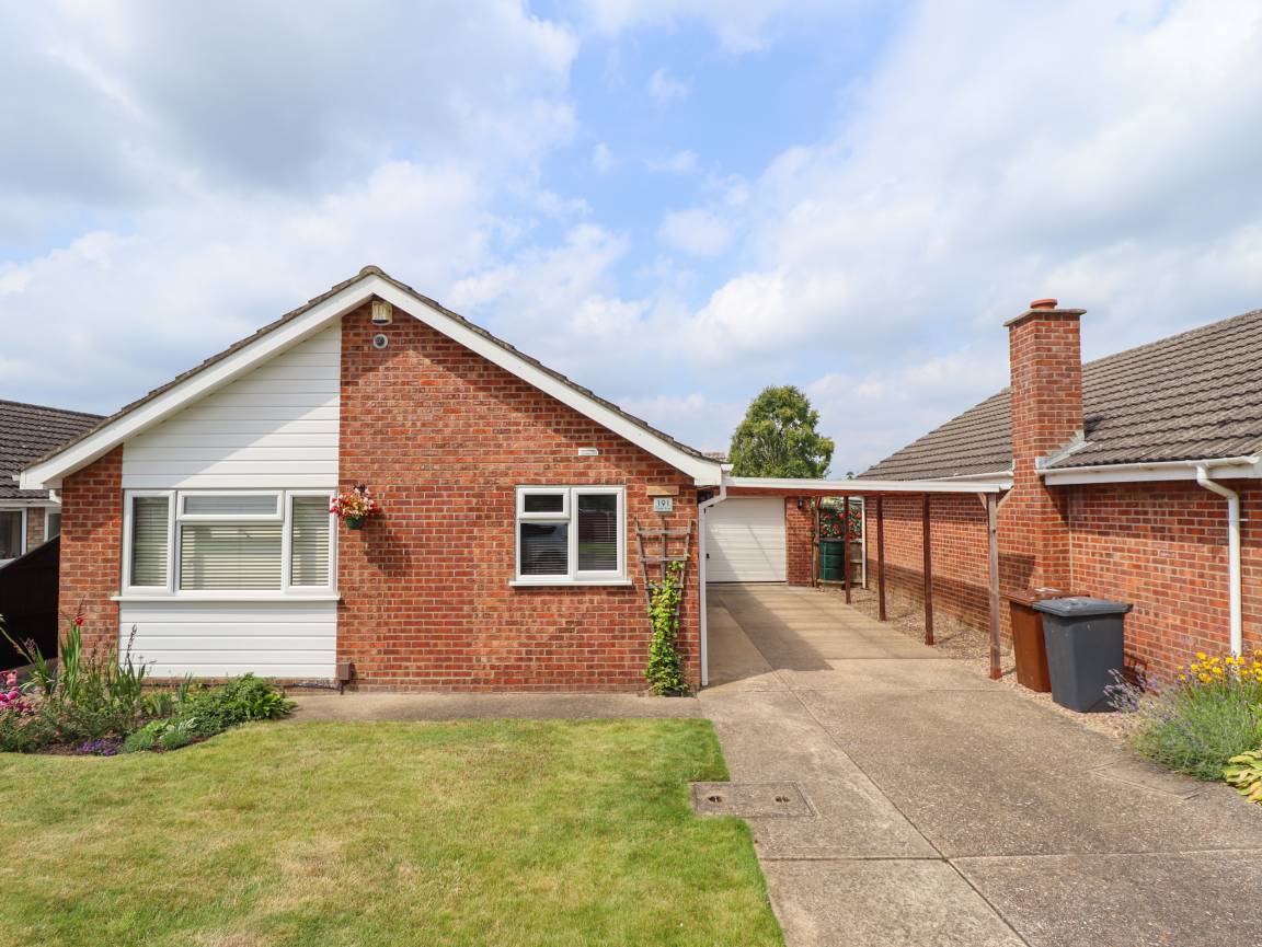 Cottage ∙ 3 Bedrooms ∙ 6 Guests - Lincoln