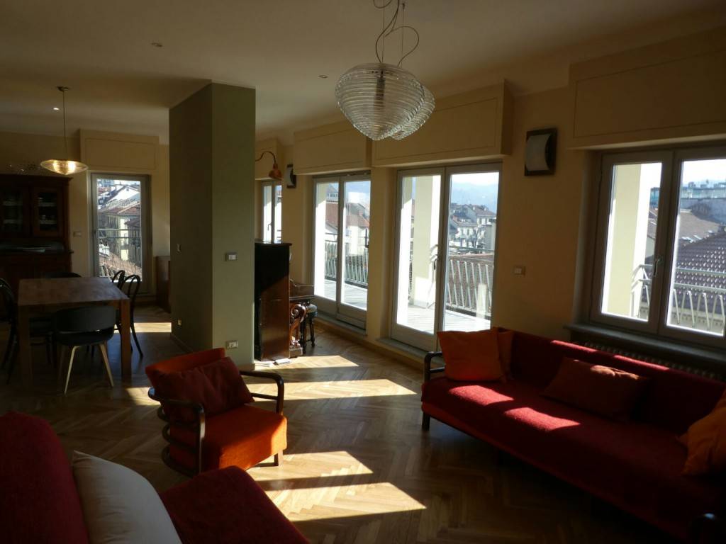 90 M² Apartment ∙ 2 Bedrooms ∙ 6 Guests - Turin