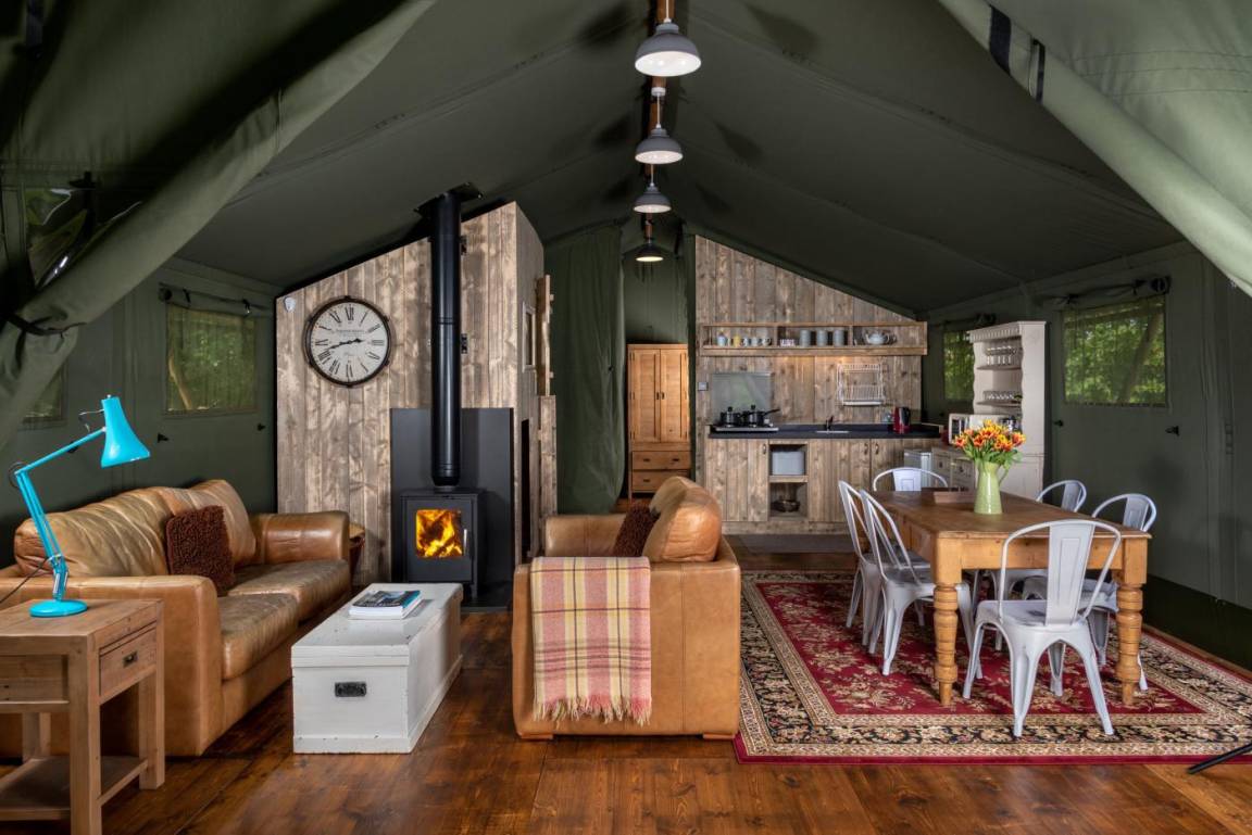 Camping ∙ 3 Bedrooms ∙ 6 Guests - Brecon