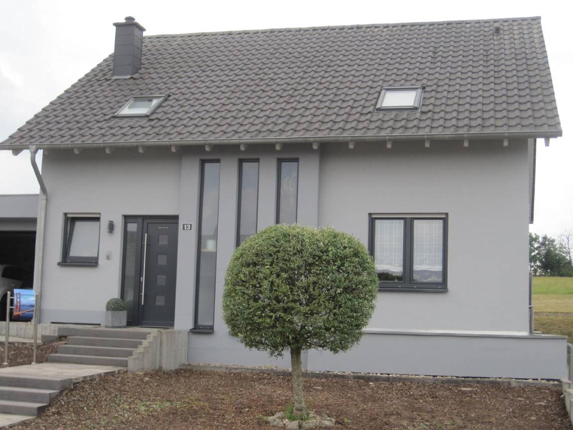 80 M² Ferienwohnung ∙ 1 Schlafzimmer ∙ 2 Gäste - Neunkirchen