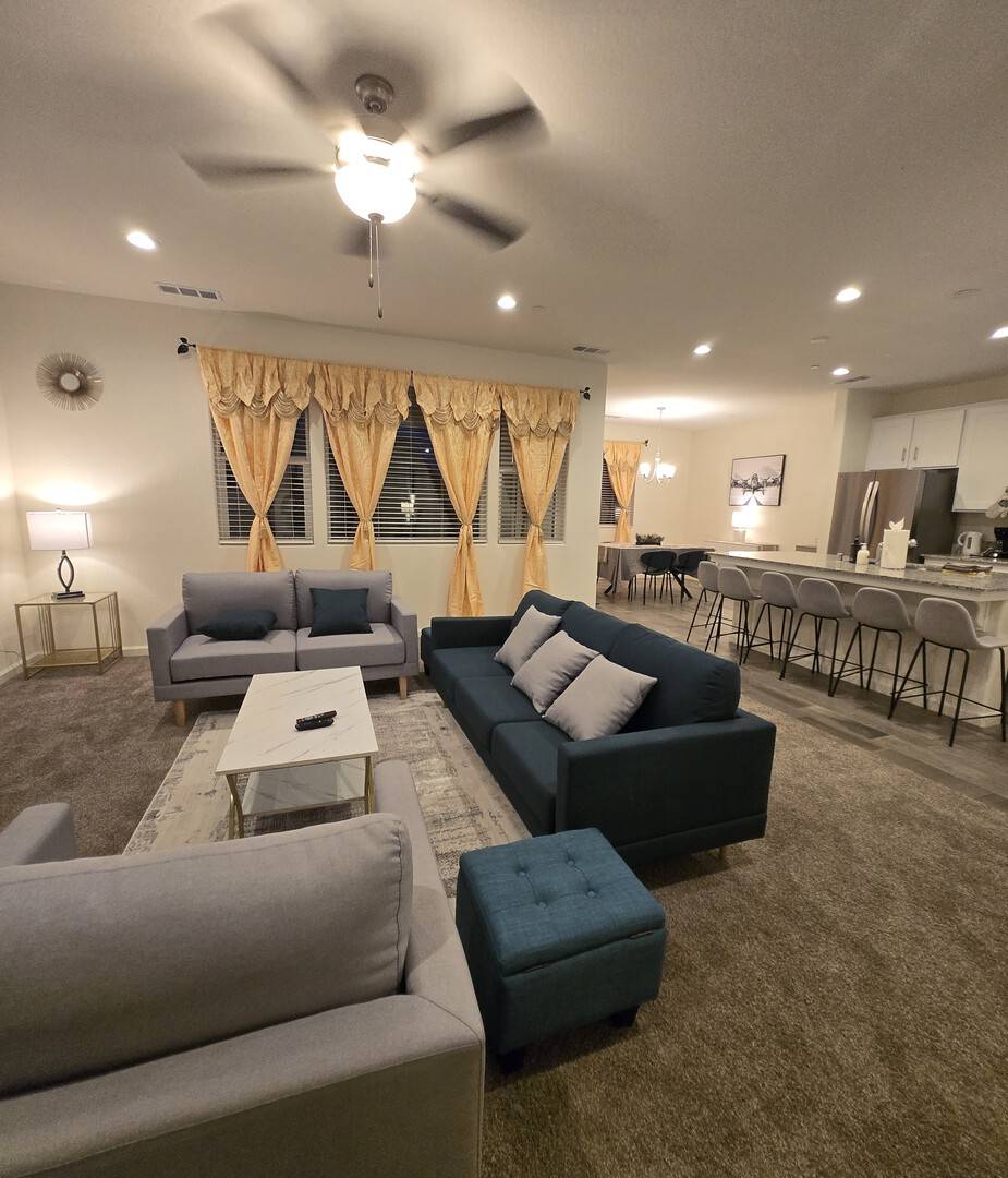195 M² House ∙ 3 Bedrooms ∙ 10 Guests - Visalia, CA