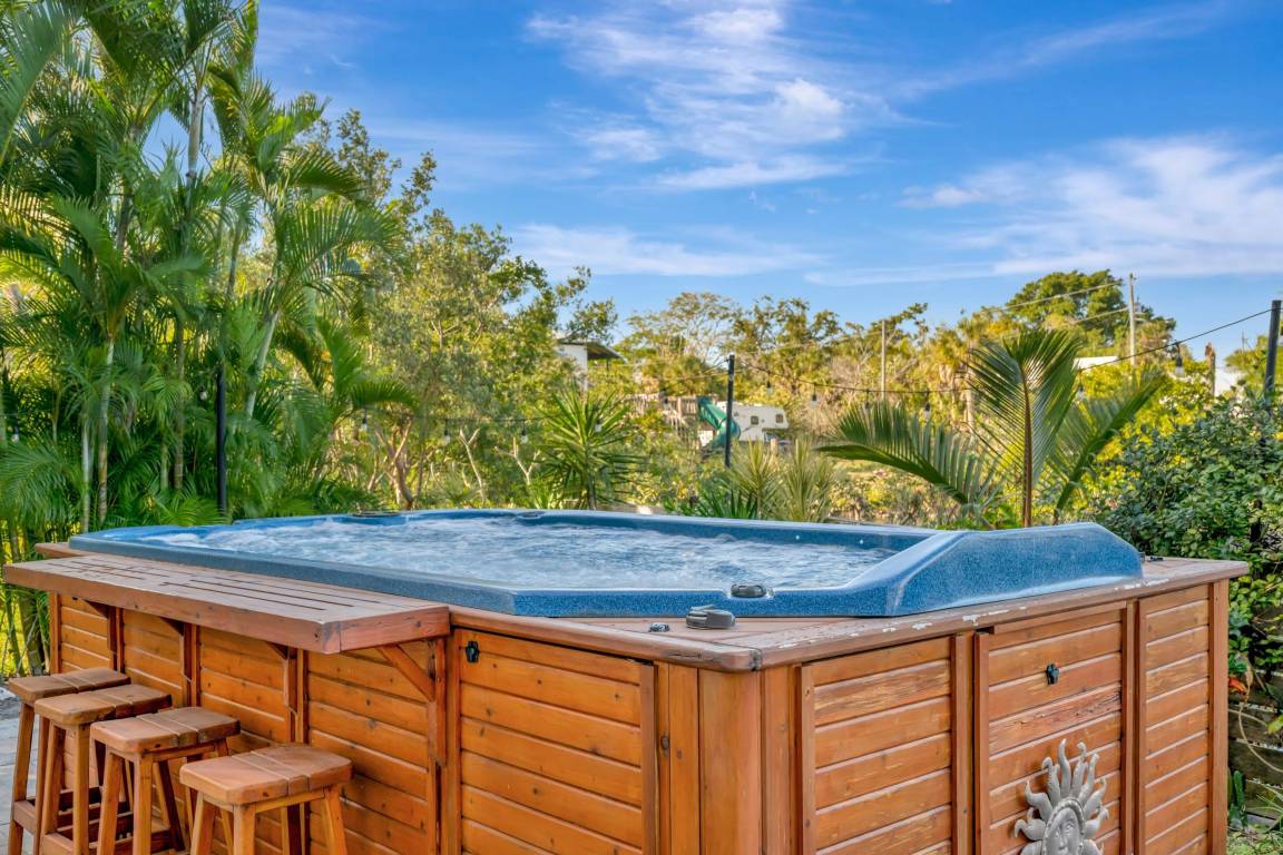 House ∙ 3 Bedrooms ∙ 9 Guests - Anna Maria Island, FL