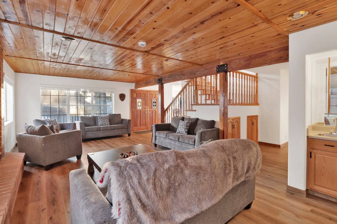 199 M² Cabin ∙ 4 Bedrooms ∙ 10 Guests - Big Bear, CA