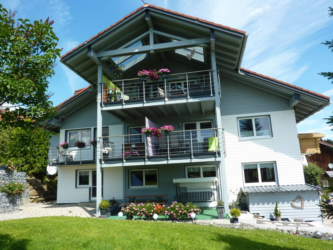 74 M² Ferienwohnung ∙ 2 Schlafzimmer ∙ 4 Gäste - Buchenberg