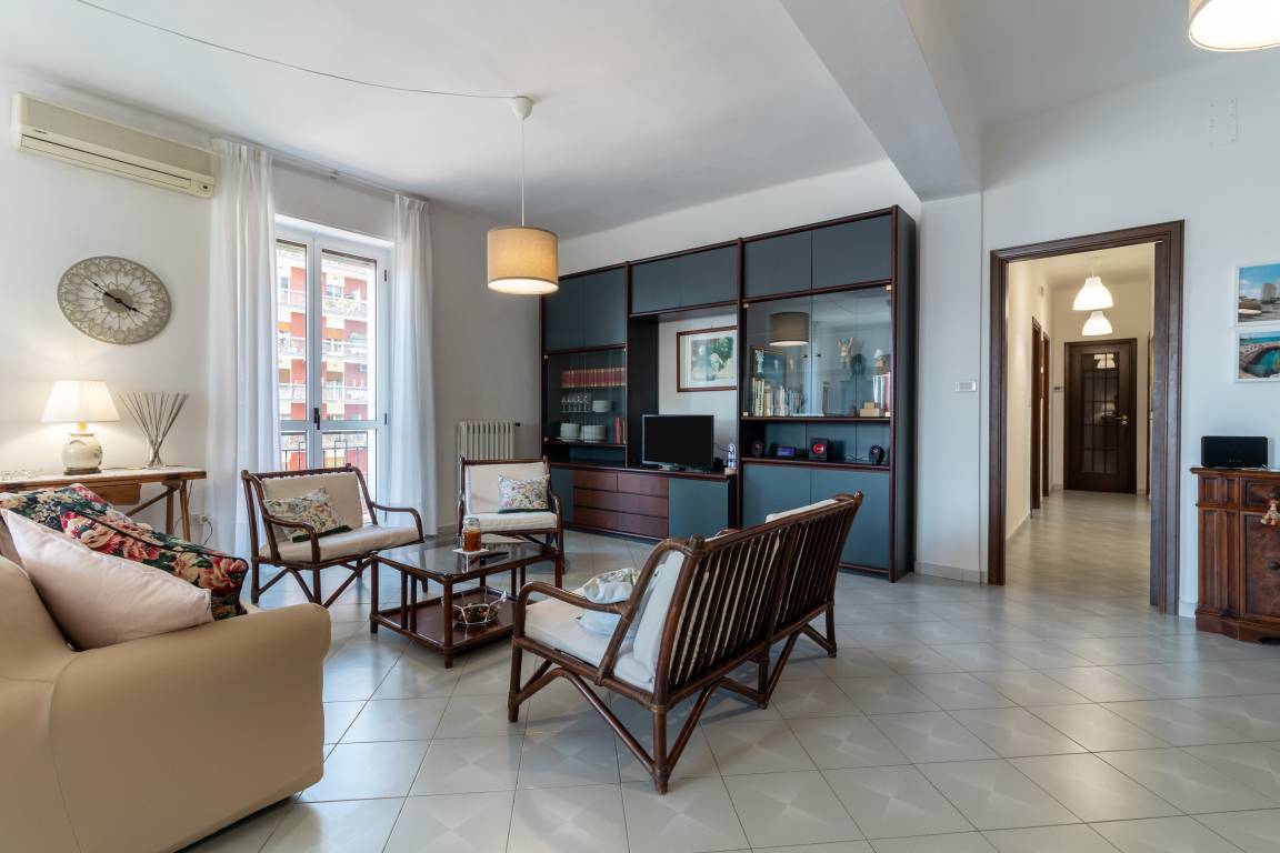 130 M² Apartment ∙ 2 Bedrooms ∙ 4 Guests - Bari