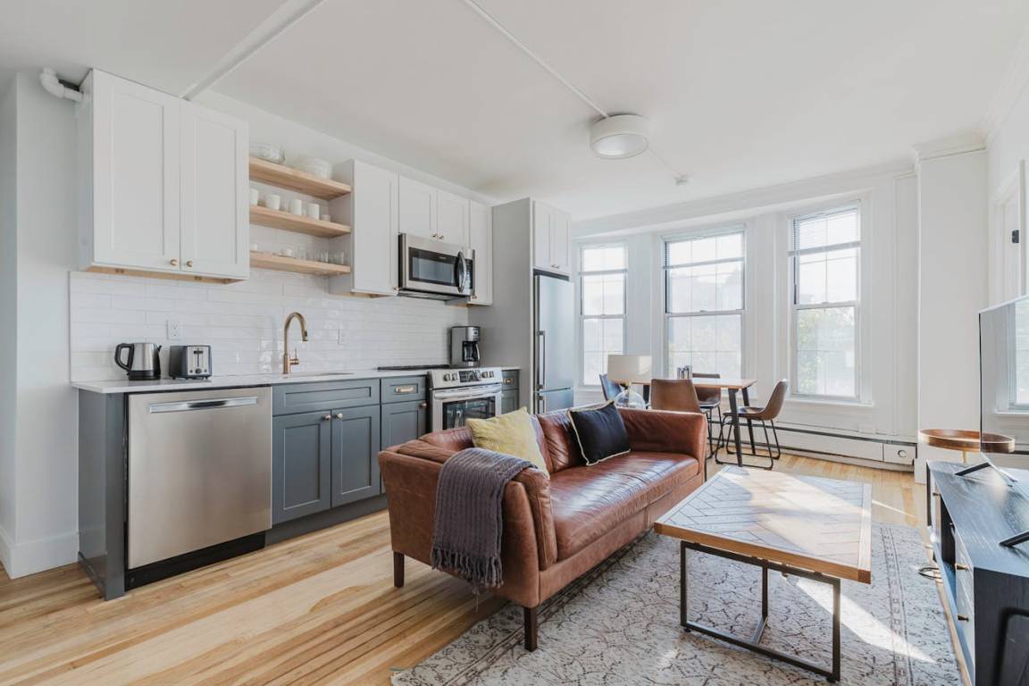 62 M² Ferienwohnung ∙ 2 Schlafzimmer ∙ 4 Gäste - Newton, MA