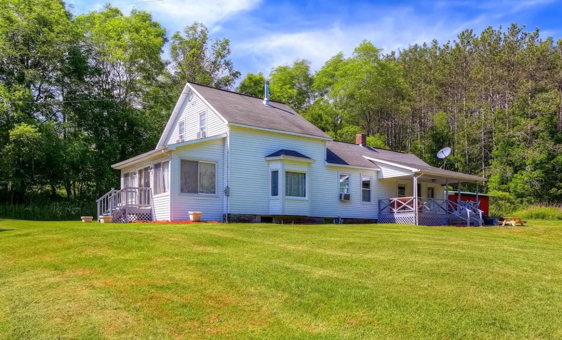 139 M² House ∙ 3 Bedrooms ∙ 6 Guests - Oneonta, NY