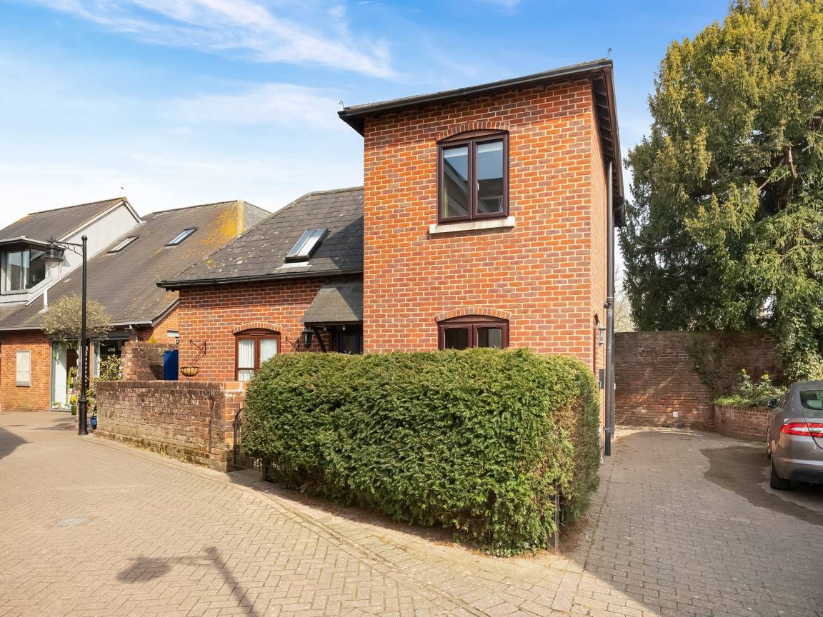 Cottage ∙ 2 Bedrooms ∙ 3 Guests - Bournemouth