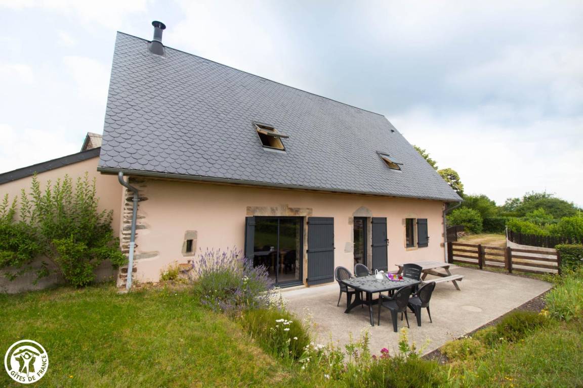 112 M² Gîte ∙ 3 Chambres ∙ 7 Personnes - Auvergne