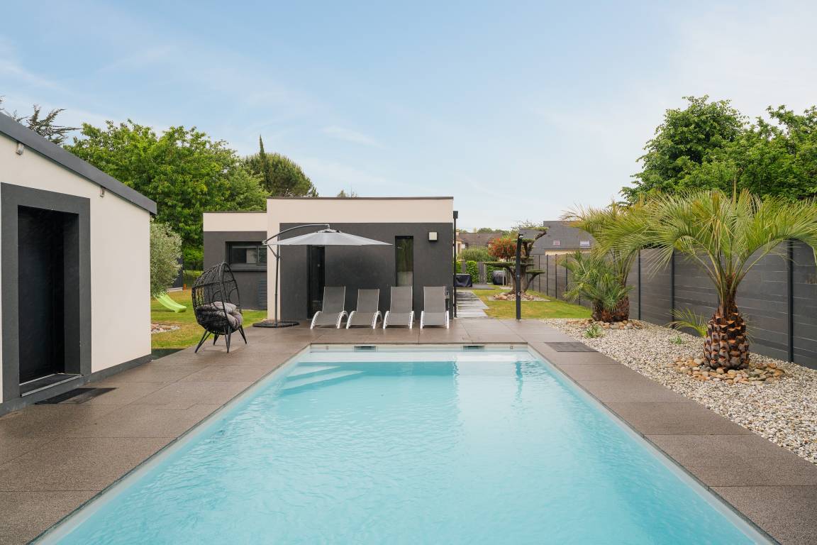250 M² Villa ∙ 5 Bedrooms ∙ 10 Guests - Rennes
