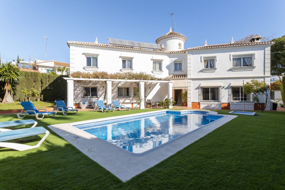 220 M² Casa ∙ 6 Habitaciones ∙ 10 Huéspedes - Nerja