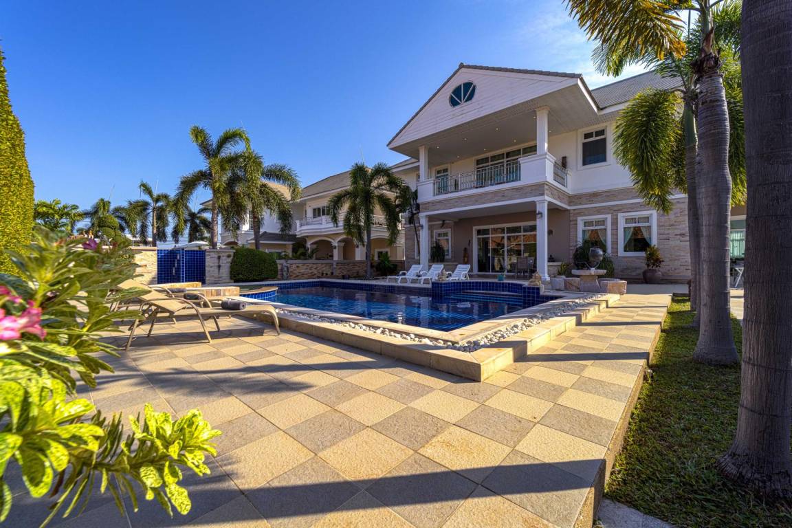 350 M² Villa ∙ 5 Bedrooms ∙ 12 Guests - Hua Hin