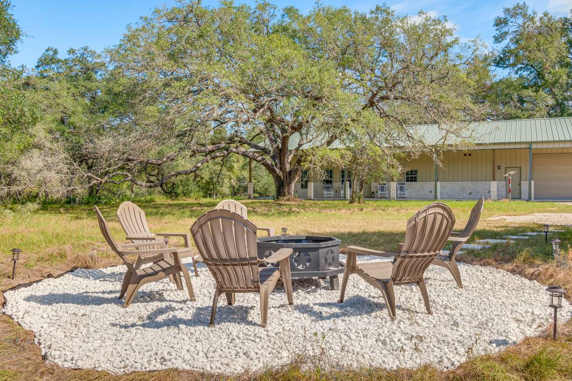 139 M² House ∙ 3 Bedrooms ∙ 8 Guests - Navasota, TX