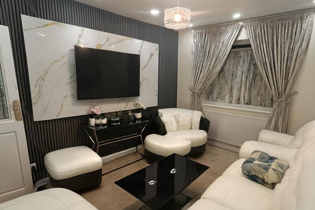 40 M² House ∙ 3 Bedrooms ∙ 5 Guests - Oldham