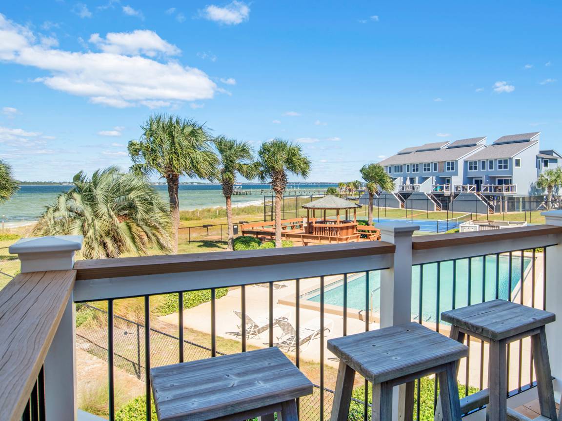 104 M² House ∙ 2 Bedrooms ∙ 6 Guests - Pensacola Beach, FL