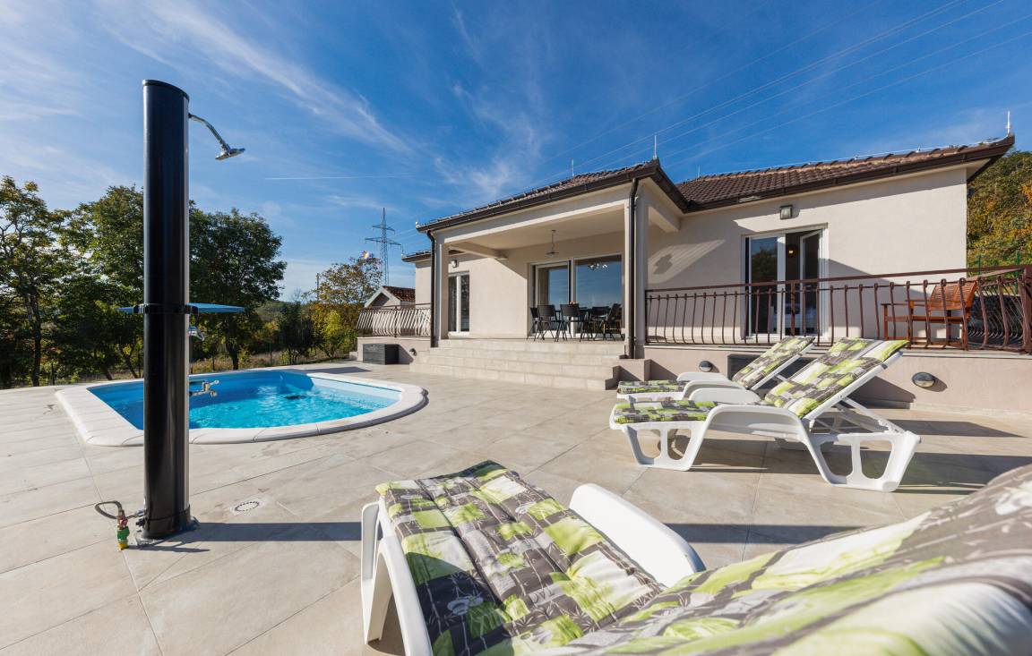 100 M² Maison De Vacances ∙ 4 Chambres ∙ 9 Personnes - Sinj