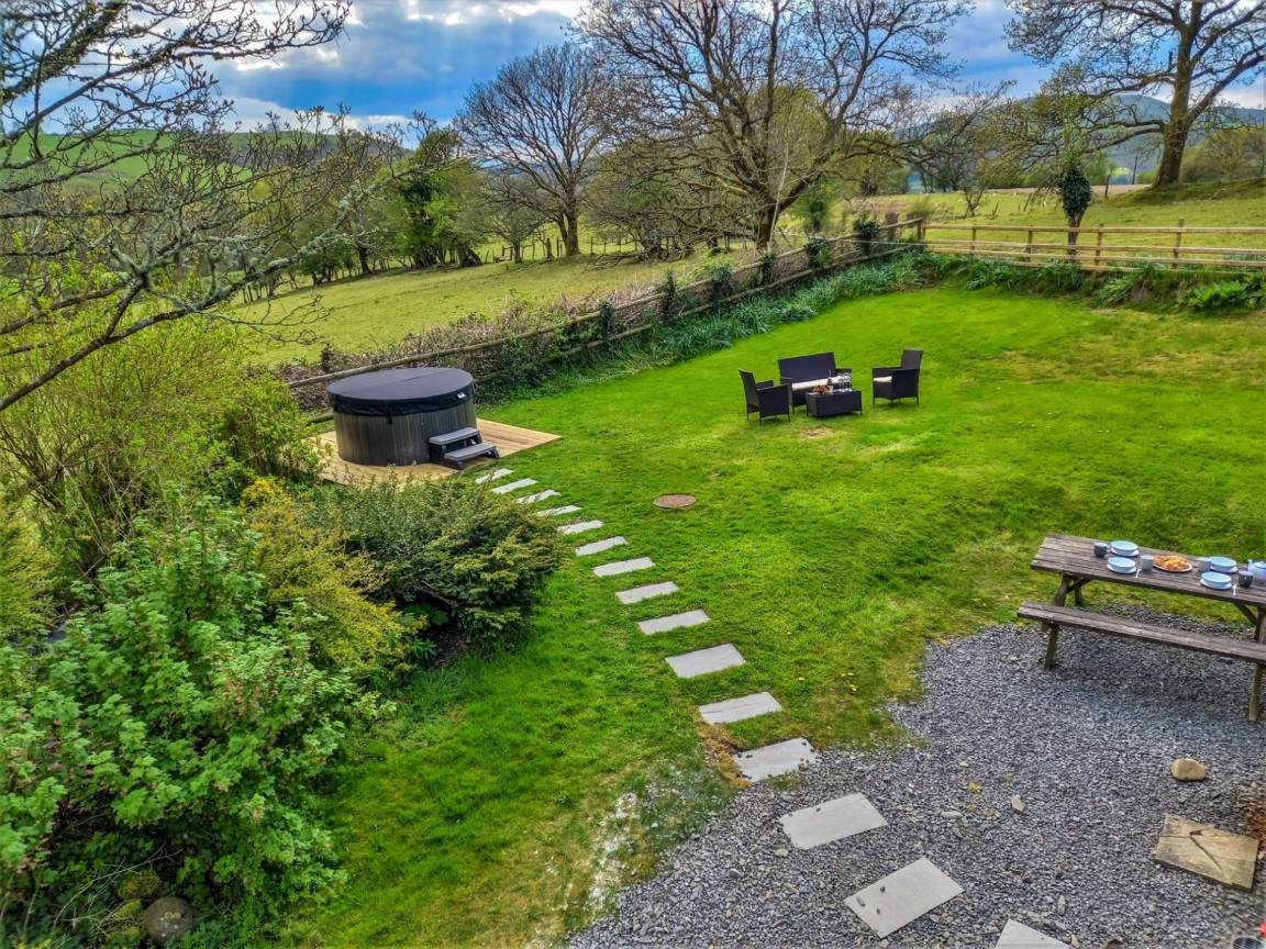 Cottage ∙ 4 Bedrooms ∙ 8 Guests - Wales