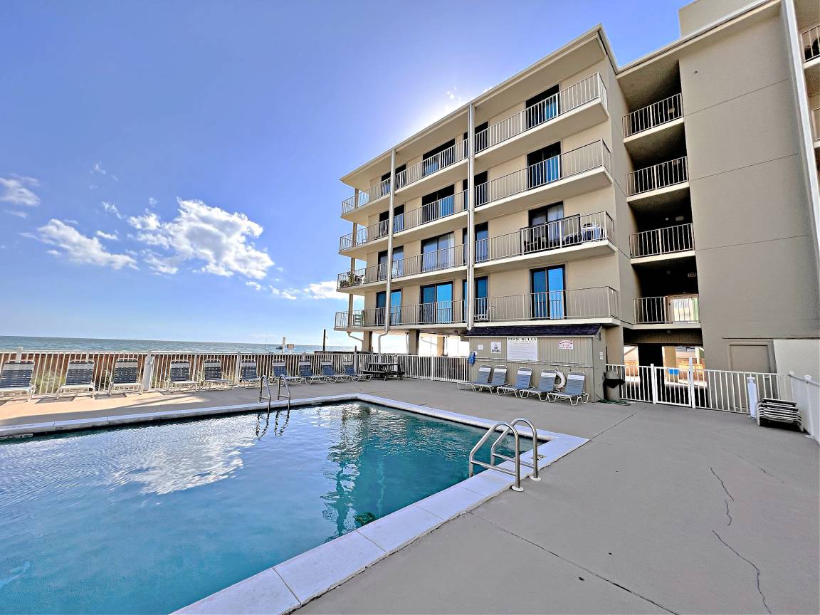 Condo ∙ 2 Bedrooms ∙ 9 Guests - Gulf Shores, AL