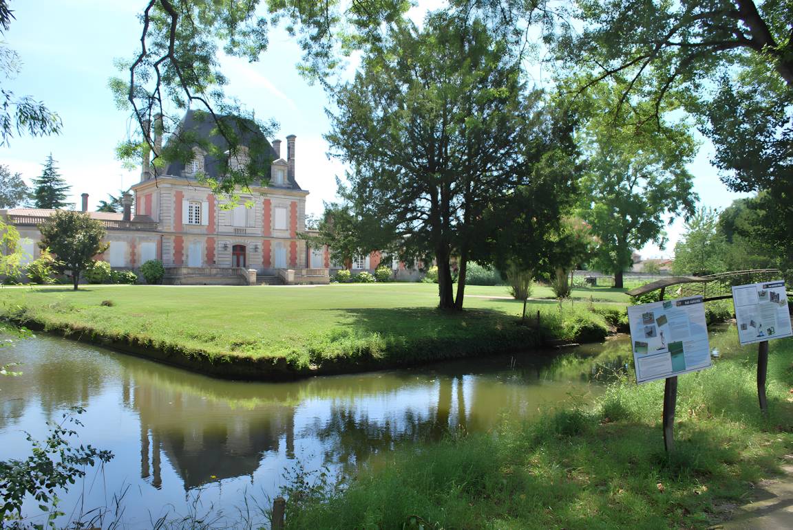 90 M² Castle ∙ 4 Bedrooms ∙ 8 Guests - Bordeaux