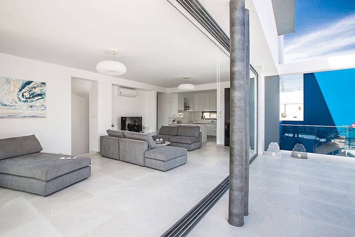 250 M² Villa ∙ 5 Bedrooms ∙ 11 Guests - Northern Cyprus
