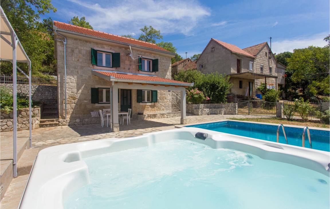 150 M² House ∙ 2 Bedrooms ∙ 4 Guests - Dalmatia